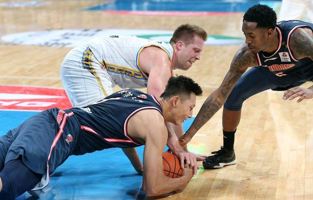 CBA3消息：曝周琦有望回归，广东锁定46+超外，张镇麟首秀12+5_PP视频体育频道