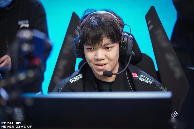 海外网友热议RNG击败TT：严查Gala的电脑和游戏！他太不正常了_PP视频体育频道