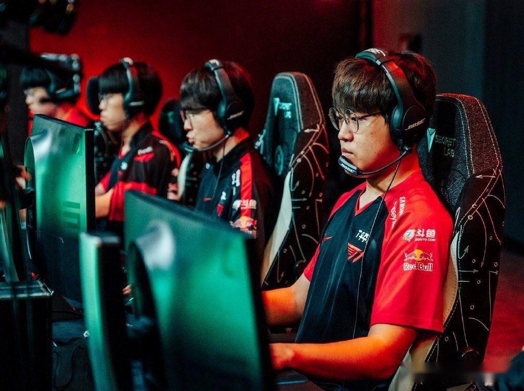 不看好JDG进决赛！Doinb预测：JDG赢T1有点难，不是1-3就是2-3_PP视频体育频道