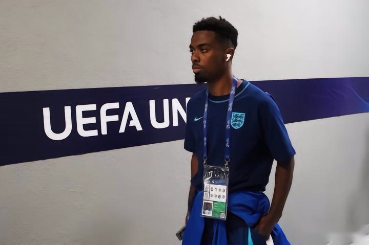 安赫尔-戈麦斯谈英格兰U21夺冠：我们非常团结；B费祝贺了我_PP视频体育频道